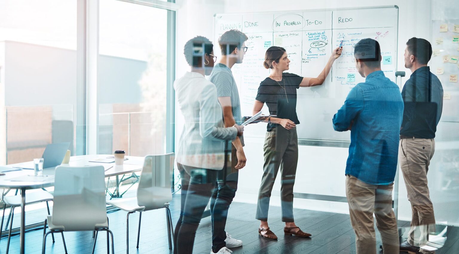 Apa itu Corporate? Definisi, Jenis, Bidang Industri, & Contohnya